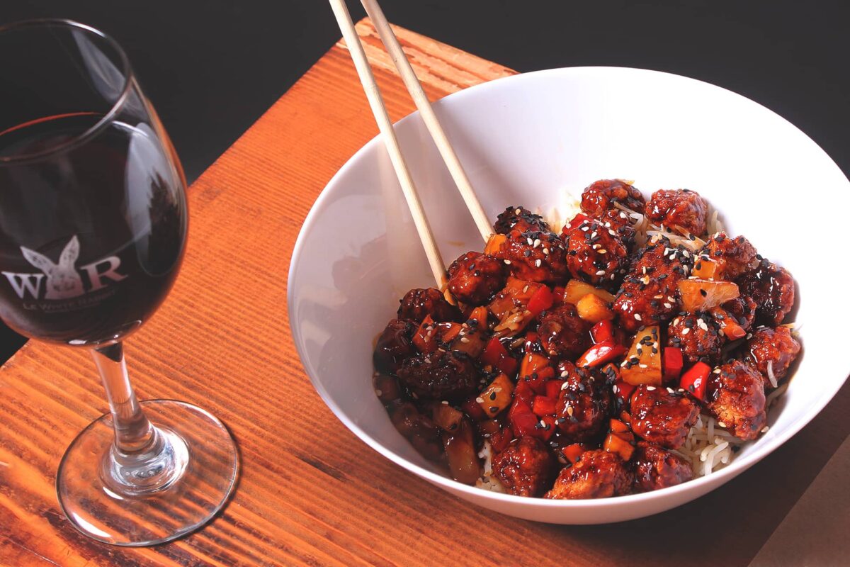 Contact - Le White Rabbit